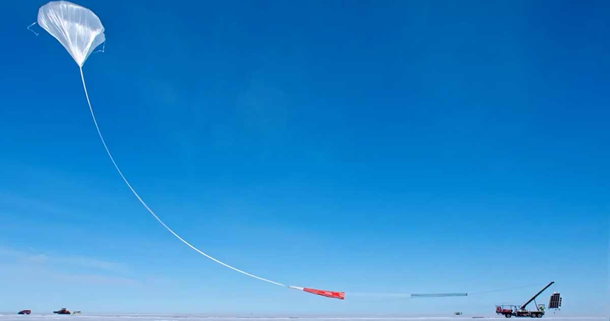 Un balon gigant al NASA efectuează un zbor record deasupra Antarcticii ...