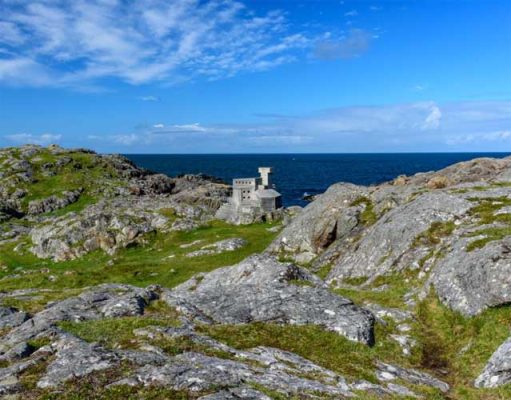 Castelul Pustnicului: misterul celui mai mic castel din Europa