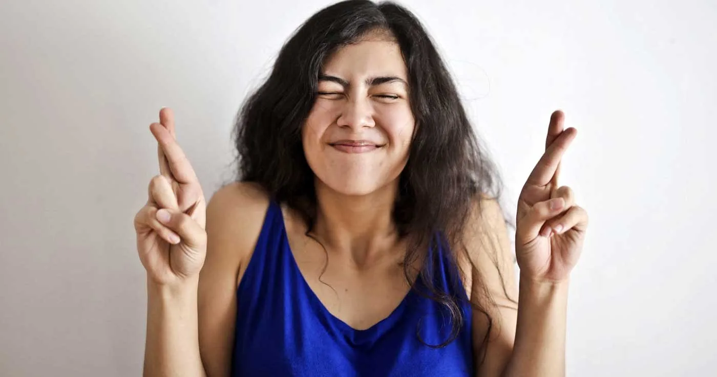 De ce se încrucișează degetele pentru a avea noroc și de unde vine ...